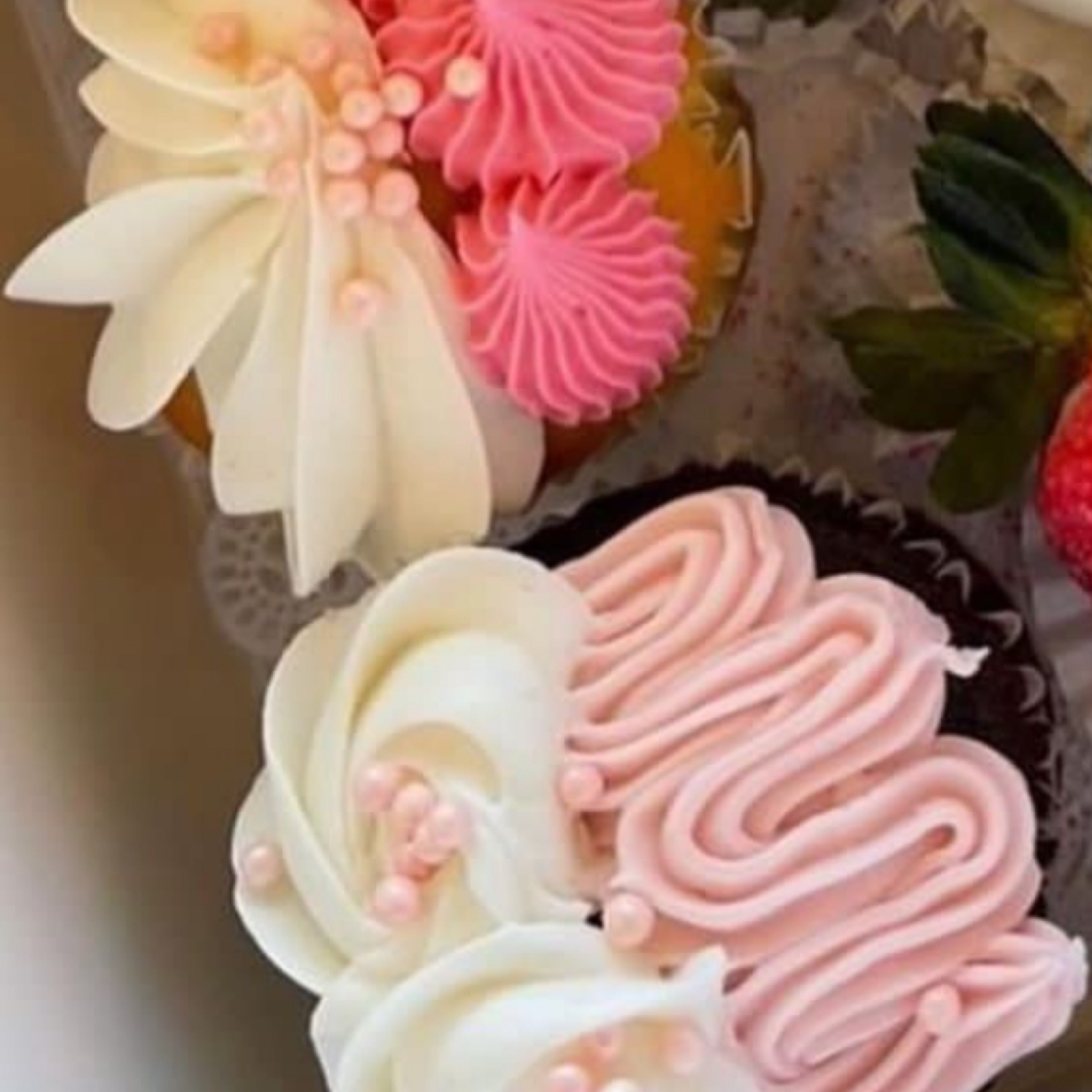Custom Cupcakes Near Me in Baton Rouge | Eloise Market and Cakery