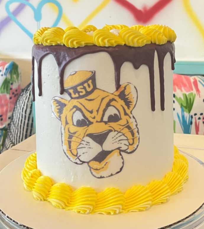 6in Graduation Themed Cake (feeds 10-18) | Eloise Market and Cakery