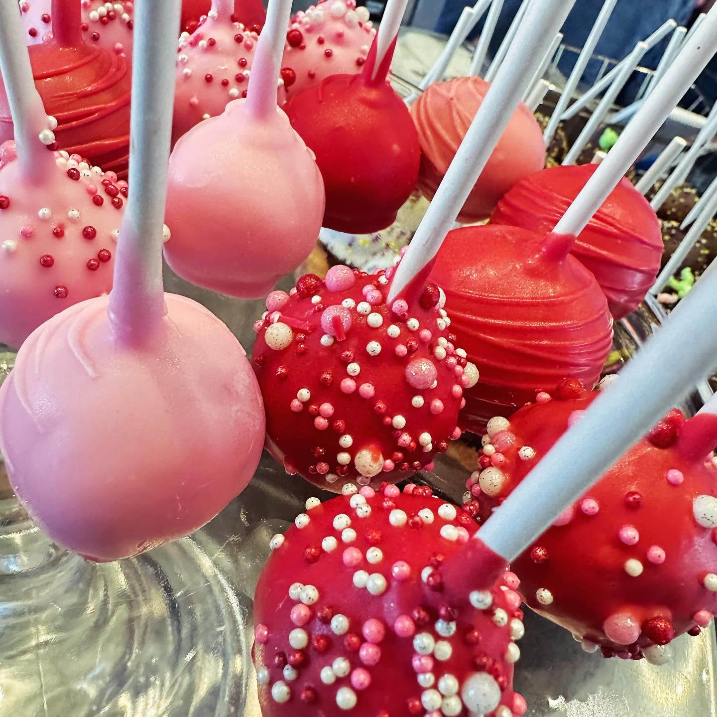 Custom Cake Pop Sets in Baton Rouge | Eloise Market and Cakery